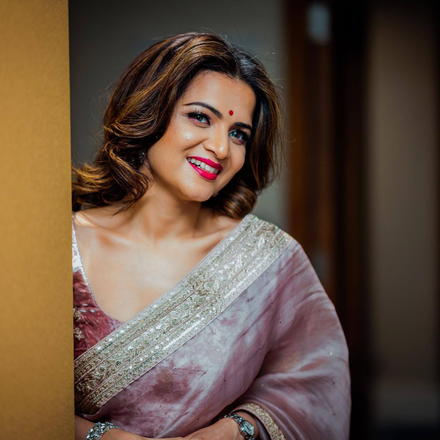 PHOTOS : ஹயிட்டா.. வொயிட்டா.. செம ஸ்டைலா.. டிடியுடன் இருக்கும் அந்த ...