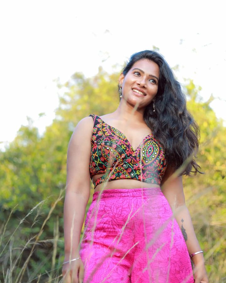 PHOTOS : சூர்யா பட நடிகையின் லேட்டஸ்ட் அசத்தல் இன்ஸ்டா புகைப்படங்கள்.. | Actress Dhivya ...