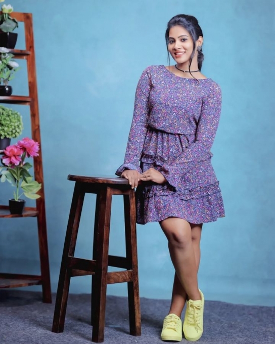 PHOTOS : ரம்யா பாண்டியனையே ஓவர் டேக் பண்ணிட்டாங்களே.. ஒரே ...