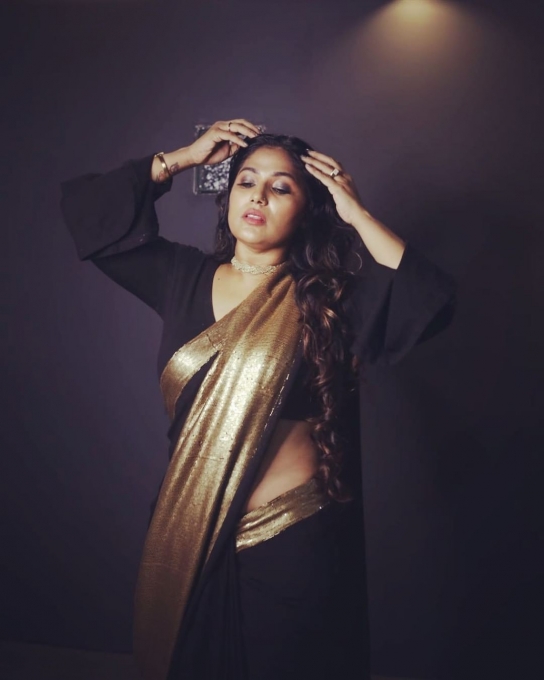 photos : பிறந்த நாள் கொண்டாட்டம் தெரியும்.. அது என்ன விவாகரத்து ...