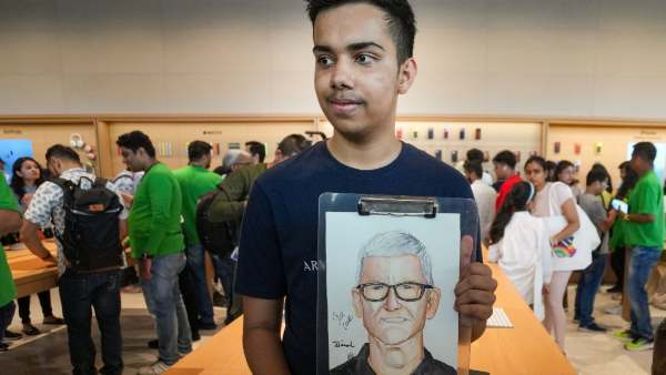 ಮುಂಬೈನಲ್ಲಿ ಭಾರತದ ಮೊದಲ ಆಪಲ್‌ ಸ್ಟೋರ್‌ ಉದ್ಘಾಟಿಸಿದ ಟೀಮ್‌ ಕುಕ್‌ | Tim Cook ...