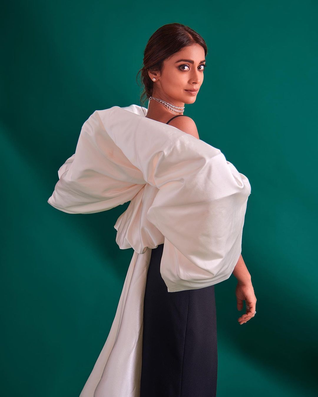 వలపుల వయ్యారాలతో కుర్రకారుకు గాలం వేస్తున్న శ్రియ సరన్. | Actress ...