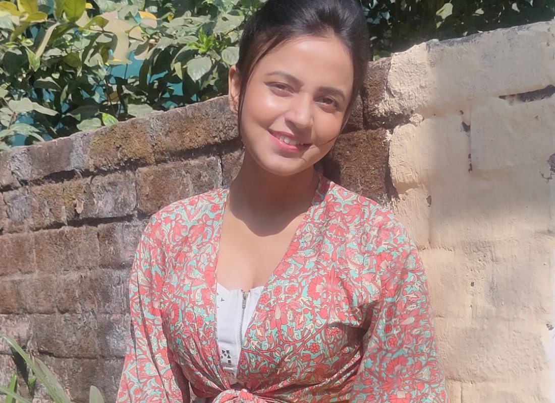 লাল লেহেঙ্গায় মিষ্টি লাগছে অন্বেষাকে, মায়াবী হাসি দেখেই মন ভুলছে অনুগামীদের | Televison ...