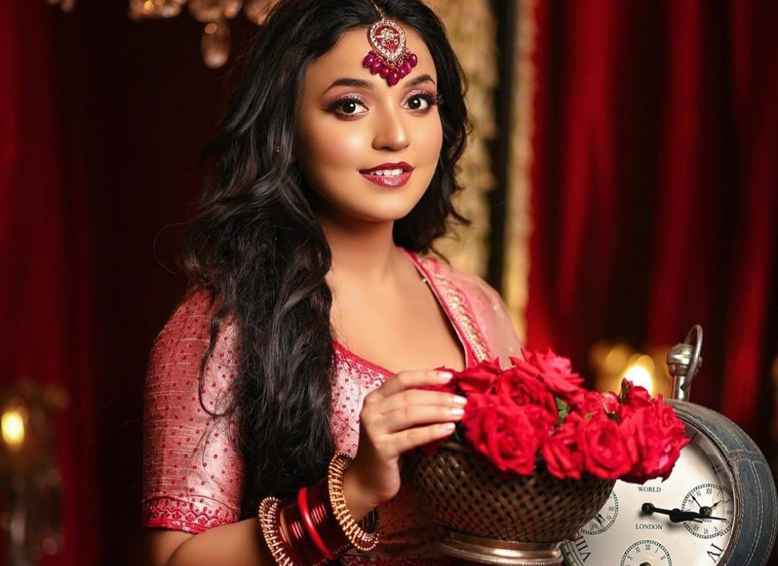 লাল লেহেঙ্গায় মিষ্টি লাগছে অন্বেষাকে, মায়াবী হাসি দেখেই মন ভুলছে অনুগামীদের | Televison ...