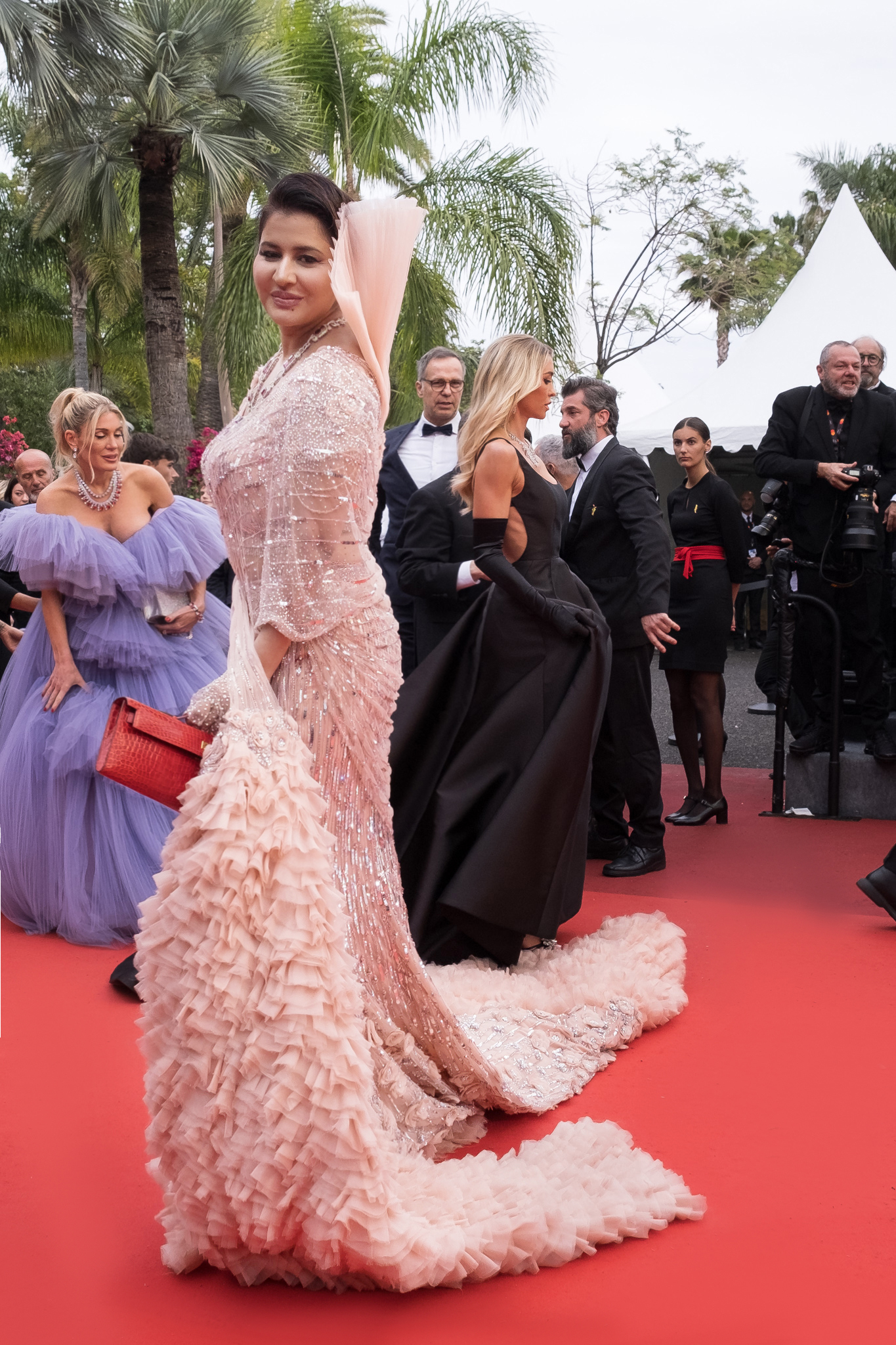 కేన్స్ ఫిల్మ్ ఫెస్టివల్‌లో రెడ్ కార్పెట్‌పై మెగా సుధా రెడ్డి హోయలు ...