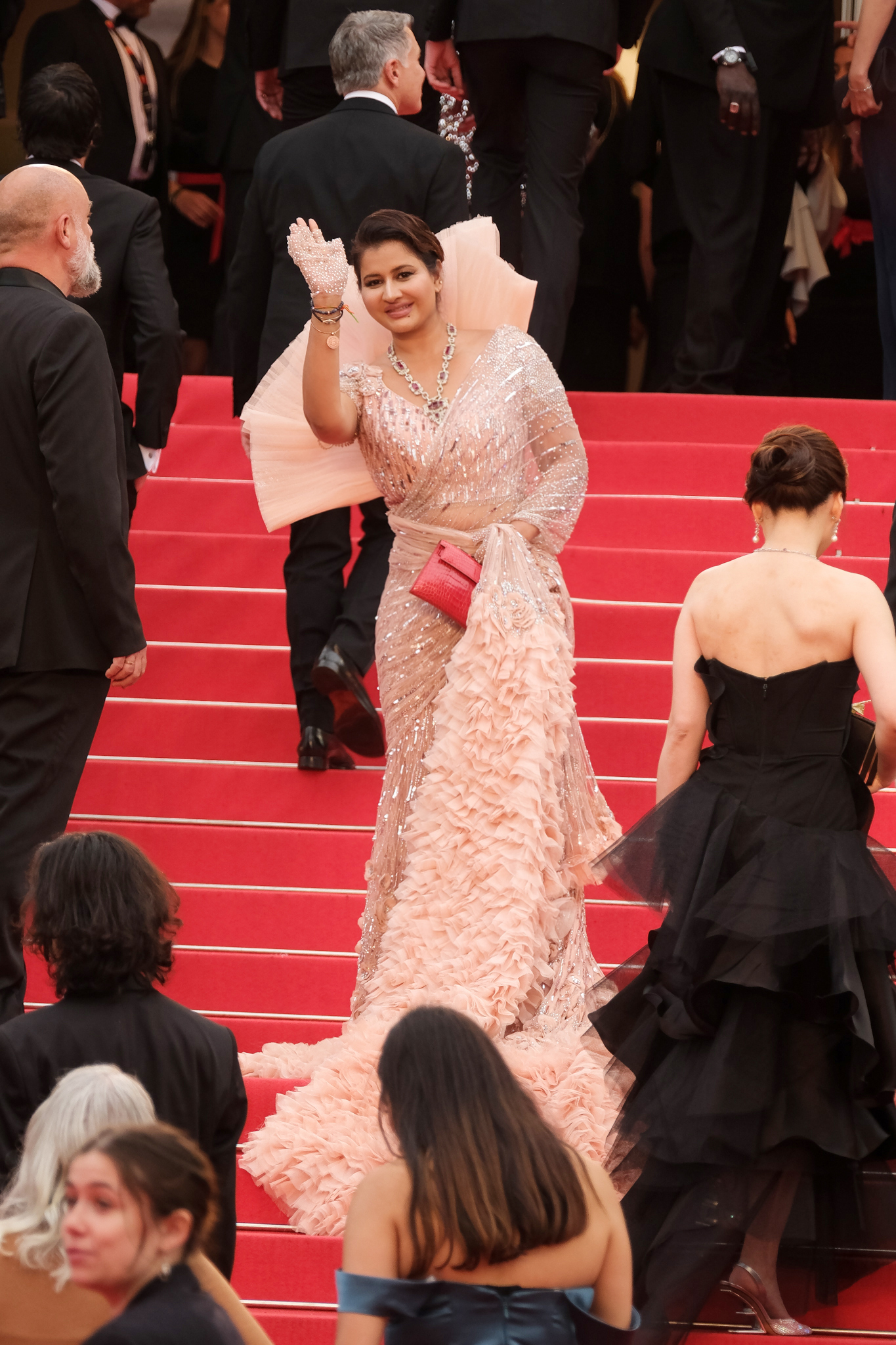 కేన్స్ ఫిల్మ్ ఫెస్టివల్‌లో రెడ్ కార్పెట్‌పై మెగా సుధా రెడ్డి హోయలు ...