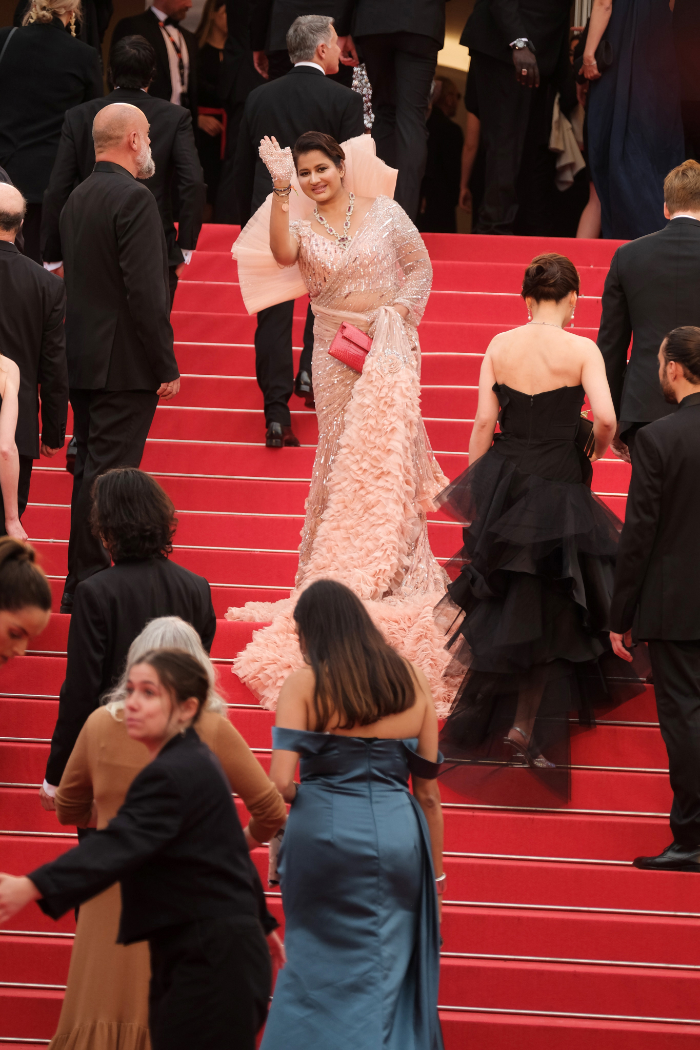 కేన్స్ ఫిల్మ్ ఫెస్టివల్‌లో రెడ్ కార్పెట్‌పై మెగా సుధా రెడ్డి హోయలు ...