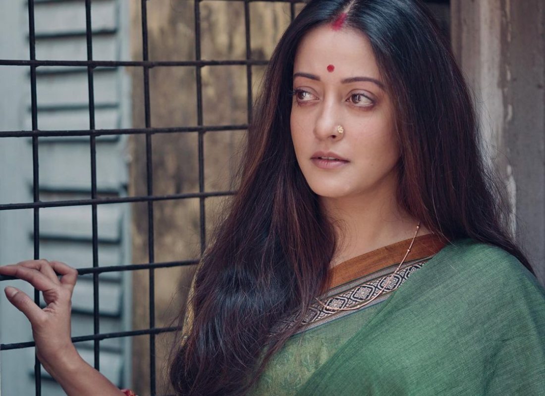 হালকা বেগুনি রঙের শর্ট পোশাকে নেট নাগরিকদের তাক লাগাচ্ছেন রাইমা | Actress Raima Sen Wear Short ...