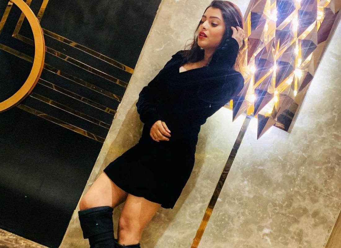 কালো পোশাকে মোহময়ী গ্রীতশ্রী, হটকেকের মতো ভাইরাল ছবি | Televison ...