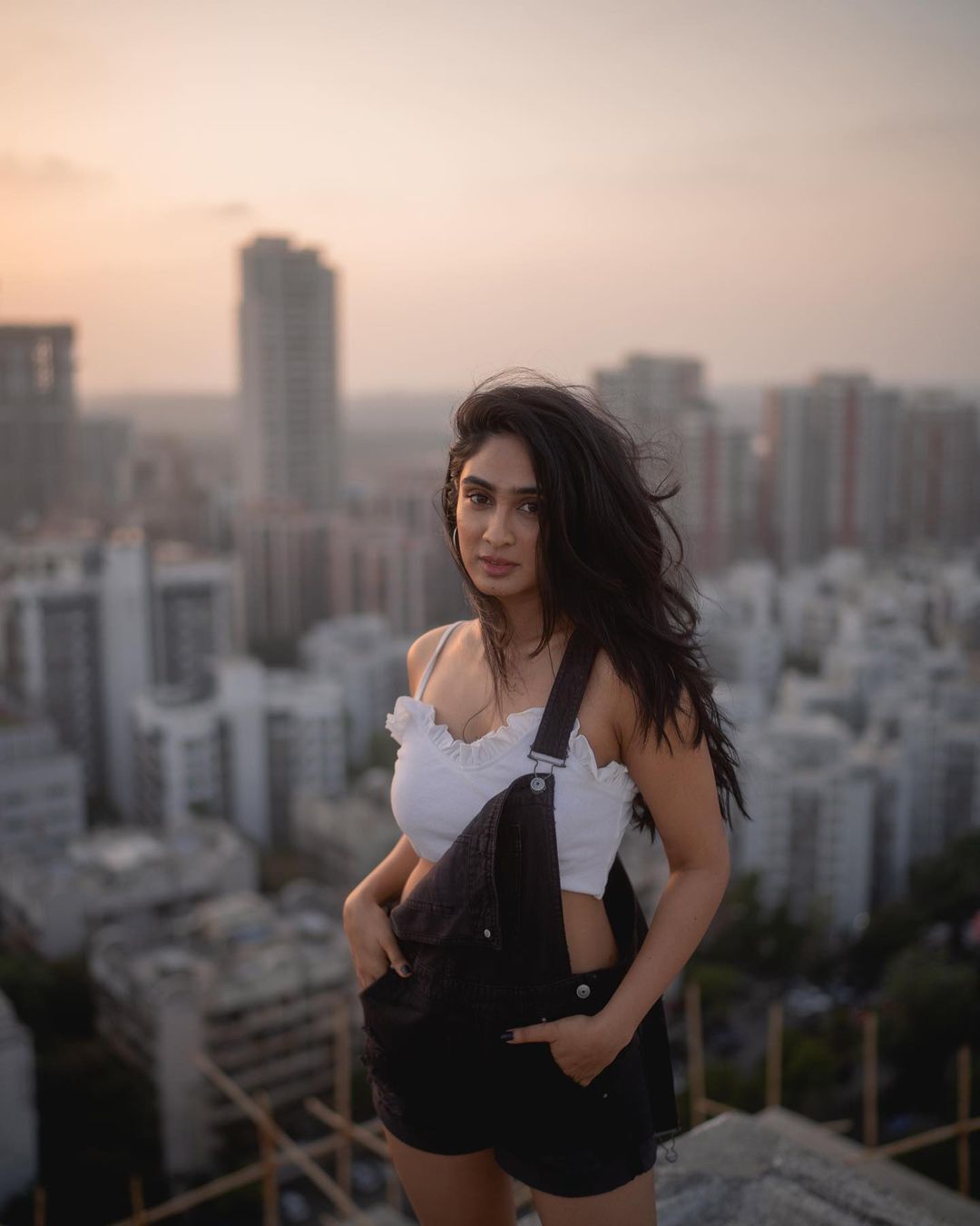 Deepti Sati: സൺസെറ്റ് ഗ്ലാമറസാക്കി ദീപ്തി സതി... ഇൻസ്റ്റയിൽ ആരാധകരെ ...