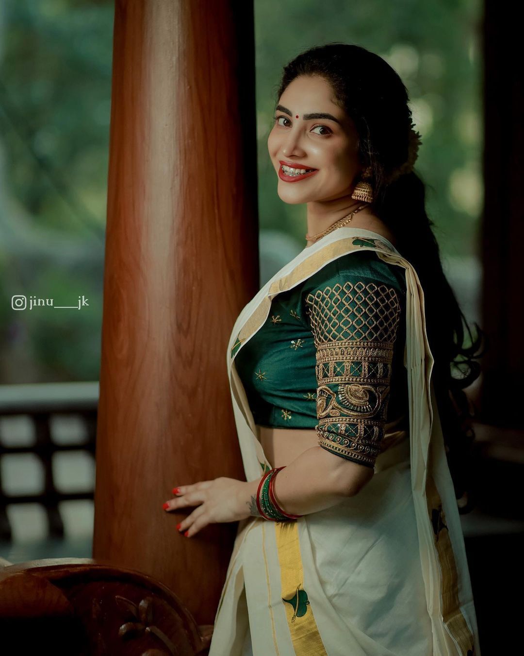 Ameya Mathew: മാട്രിമോണിയൽ ചിത്രങ്ങൾ എന്നാൽ ഇതാണ്... സാരിയിൽ പൊളി ...