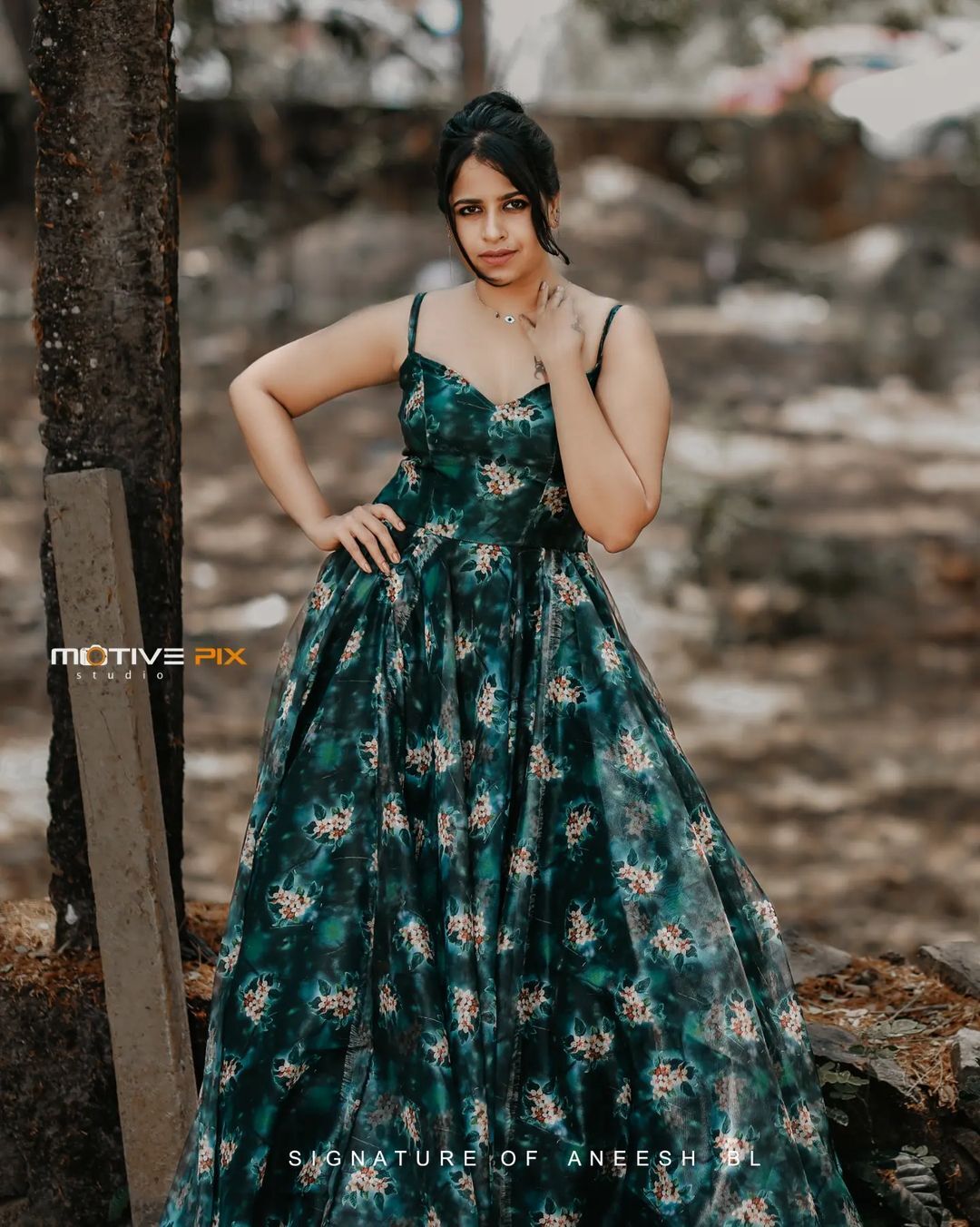 Sadhika Venugopal: പൊളി ലുക്കിൽ സാധിക വേണുഗോപാൽ... ഗ്ലാമറസ് മേക്കോവറി ...