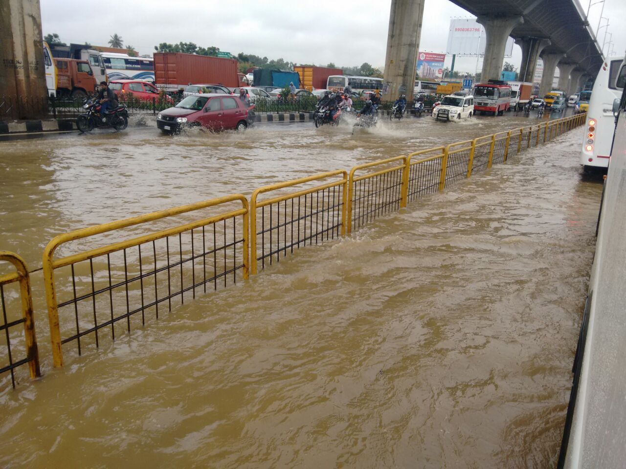 Karnataka: Heavy rains wreak havoc in Bengaluru, See Photos - Oneindia