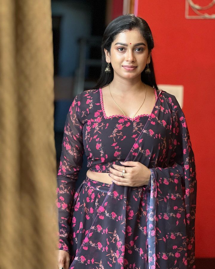 PHOTOS : வெள்ளித்திரை டூ சின்னத்திரை.. 'ஈரமான ரோஜாவே 2' பிரியா இத்தனை ...