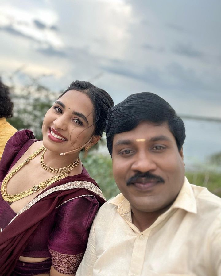 PHOTOS : அப்போ பிரெஞ்சு பெண்.. இப்போ உள்ளூர் பெண்ணா?.. கமெண்டுகளை ...