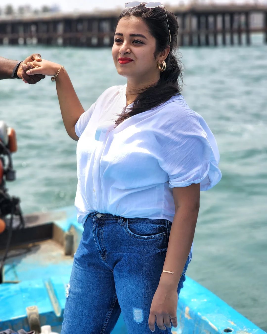 photos : ராயல் என்பில்டில் தூள் கிளப்பும் சுந்தரி சீரியல் நடிகை ...