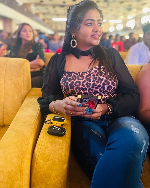 PHOTOS : விதவிதமான ஒர்க் அவுட் செல்ஃபி.. இணையத்தை கலக்கும் ஷாமு ...