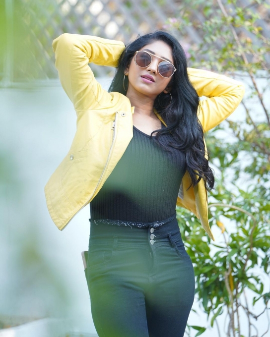 photos : மாடர்ன் உடையில் கலக்கும் நினைத்தாலே இனிக்கும் சீரியல் நாயகி .. வியந்து பார்க்கும் ...