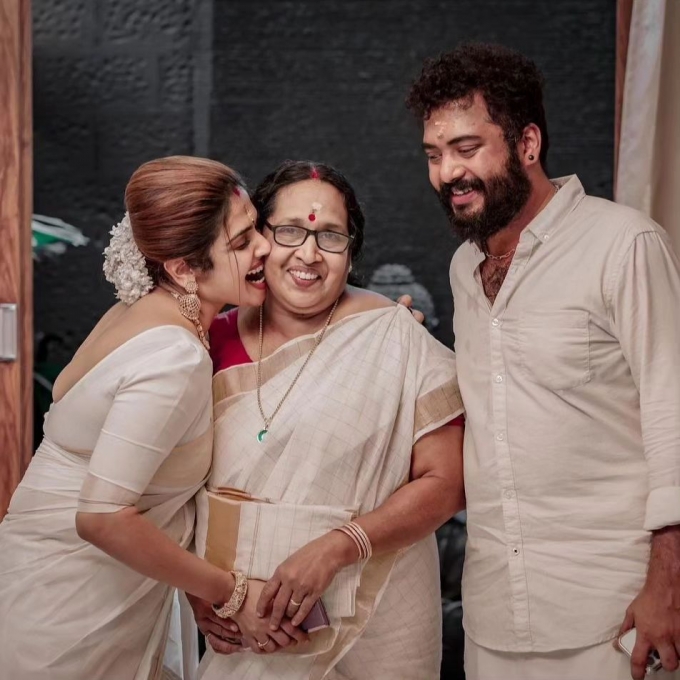 photos : அபியும் நானும் சீரியல் நாயகியின் கணவர் பிரபல நடிகரா?.. அவரே ...