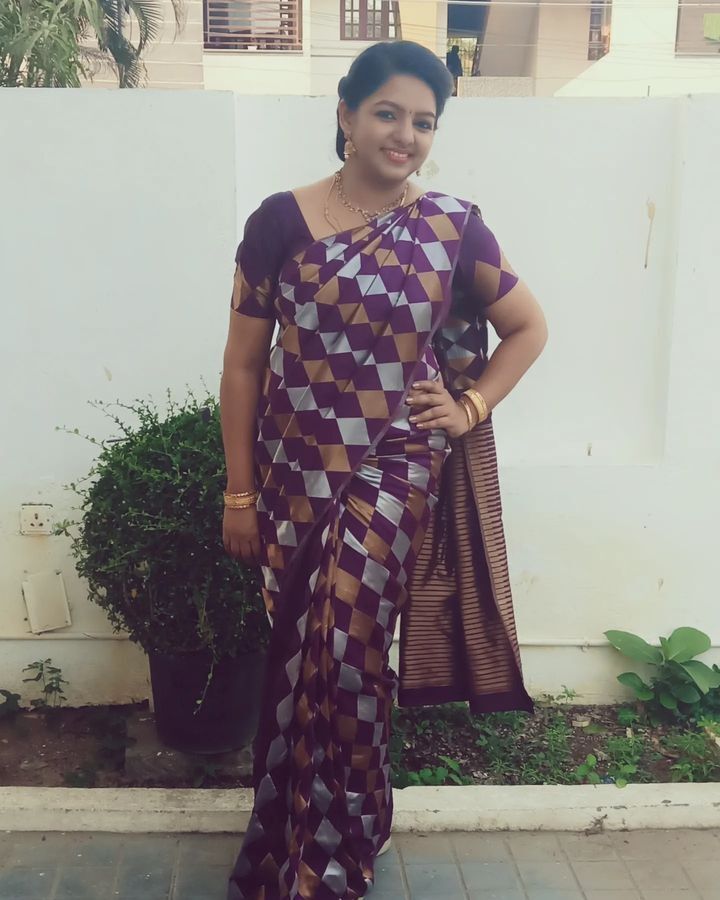 PHOTOS : ‘மெட்டி ஒலி’ சீரியல் நடிகை ரேவதி ப்ரியாவை நியாபகம் இருக்கா ...