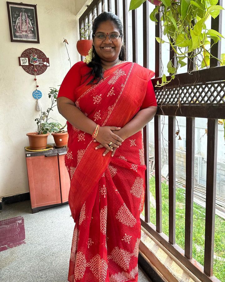 PHOTOS : குடும்பத்துடன் கேக் வேட்டி பிறந்தநாள் கொண்டாடிய 'விருமன்' பட ...