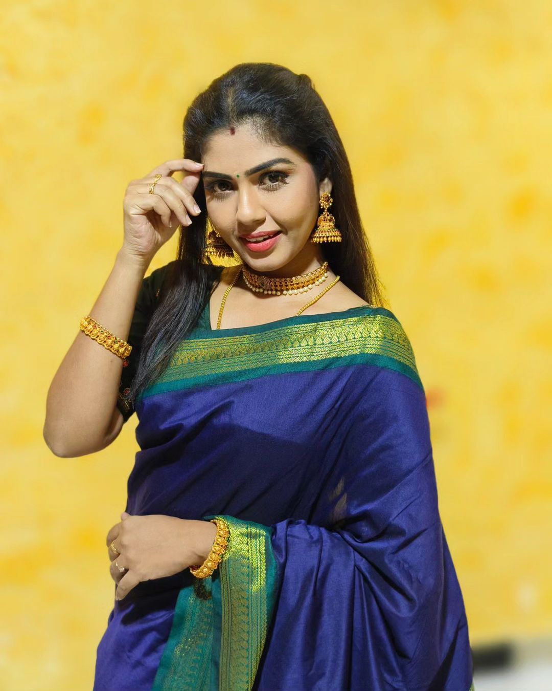 photos : ஏர்போட்டில் அட்ராசிட்டி பண்ணும் 'பாண்டியன் ஸ்டோர்ஸ்' நடிகை ...