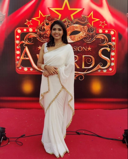 photos : ஏர்போட்டில் அட்ராசிட்டி பண்ணும் 'பாண்டியன் ஸ்டோர்ஸ்' நடிகை.. எங்க போயிருக்காங்க பாருங்க ...