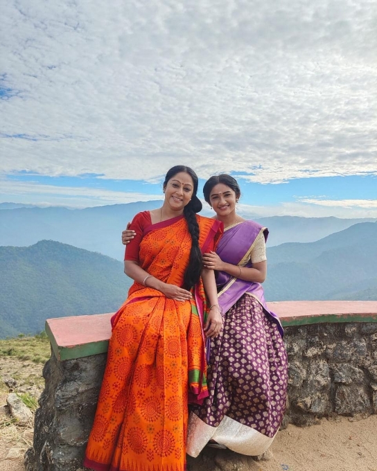 photos : மௌனராகம் மல்லிகாவின் ரியல் மகளை பார்த்துள்ளீர்களா?.. அழகிய ...