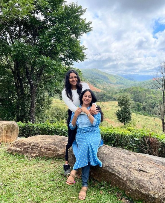 photos : மௌனராகம் மல்லிகாவின் ரியல் மகளை பார்த்துள்ளீர்களா?.. அழகிய குடும்ப புகைப்படங்கள் ...