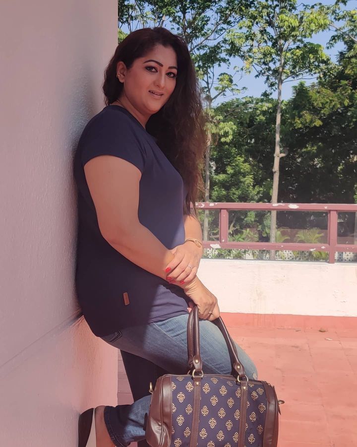 PHOTOS : 'தெய்வமகள்' அண்ணியாரை நியாபகம் இருக்கா? மாடர்ன் ட்ரெஸ்ஸில் இப்போ எப்படி இருக்காங்கனு ...