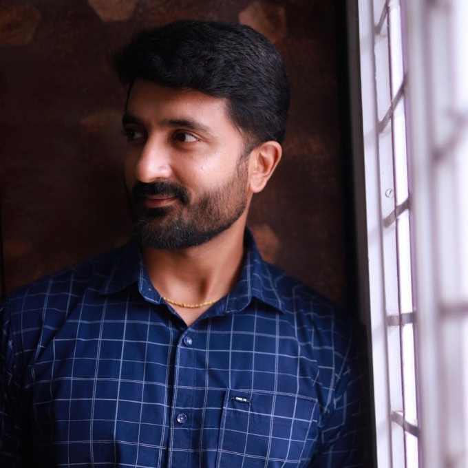 photos : தெய்வமகள் சீரியல் நடிகரா இது.. யாருடன் இருக்கிறார் பாத்தீங்களா ...