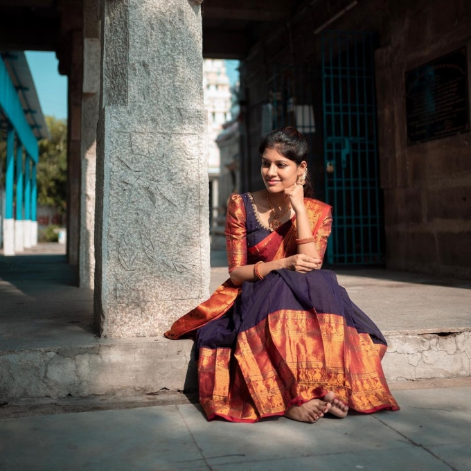 photos : பீச் ஓரமாய் அட்ராசிட்டி பண்ணும் குக் வித் கோமாளி பிரபலம் ...