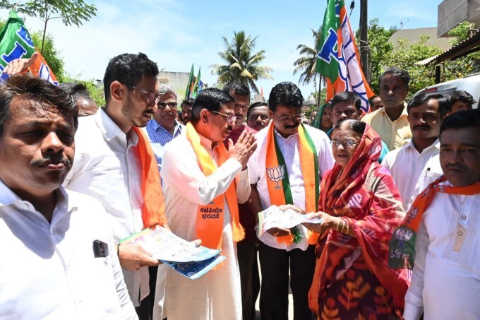 ಶೆಟ್ಟರ್ ಸೋಲಿಸಲು ಚುನಾವಣಾ ಪ್ರಚಾರಕ್ಕಿಳಿದ ಪ್ರಹ್ಲಾದ್ ಜೋಶಿ | Pralhad Joshi Election Campaign For BJP ...