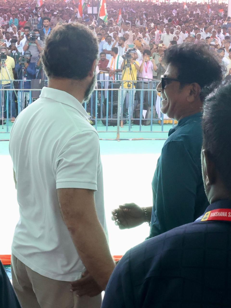 ಶಿವರಾಜ್‌ ಕುಮಾರ್‌ ತಬ್ಬಿಕೊಂಡು ಆತ್ಮೀಯತೆ ಮೆರೆದ ರಾಹುಲ್‌ ಗಾಂಧಿ | Rahul Gandhi ...