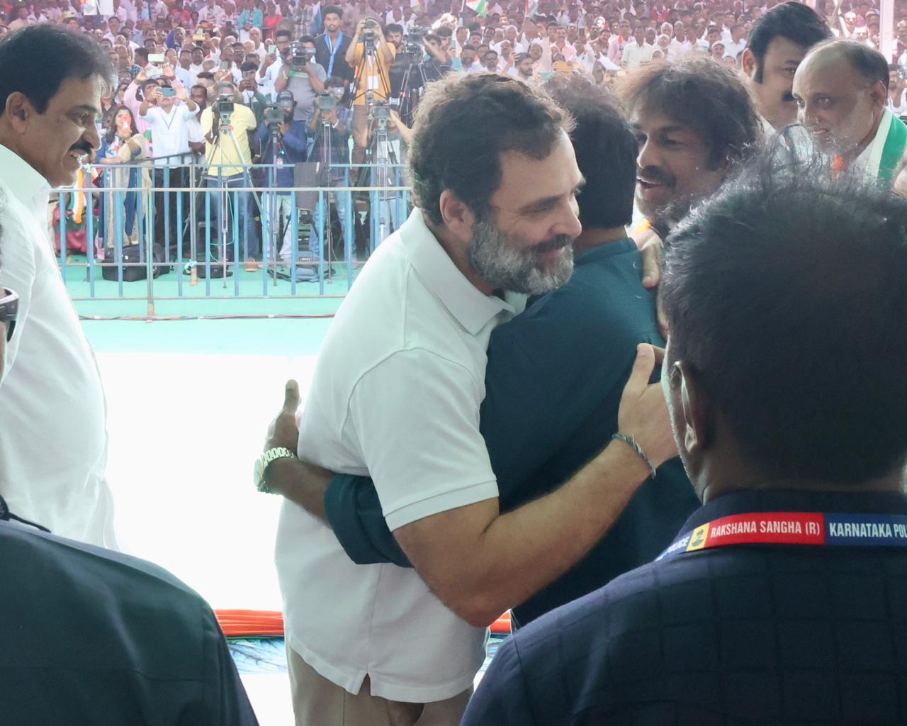 ಶಿವರಾಜ್‌ ಕುಮಾರ್‌ ತಬ್ಬಿಕೊಂಡು ಆತ್ಮೀಯತೆ ಮೆರೆದ ರಾಹುಲ್‌ ಗಾಂಧಿ | Rahul Gandhi ...