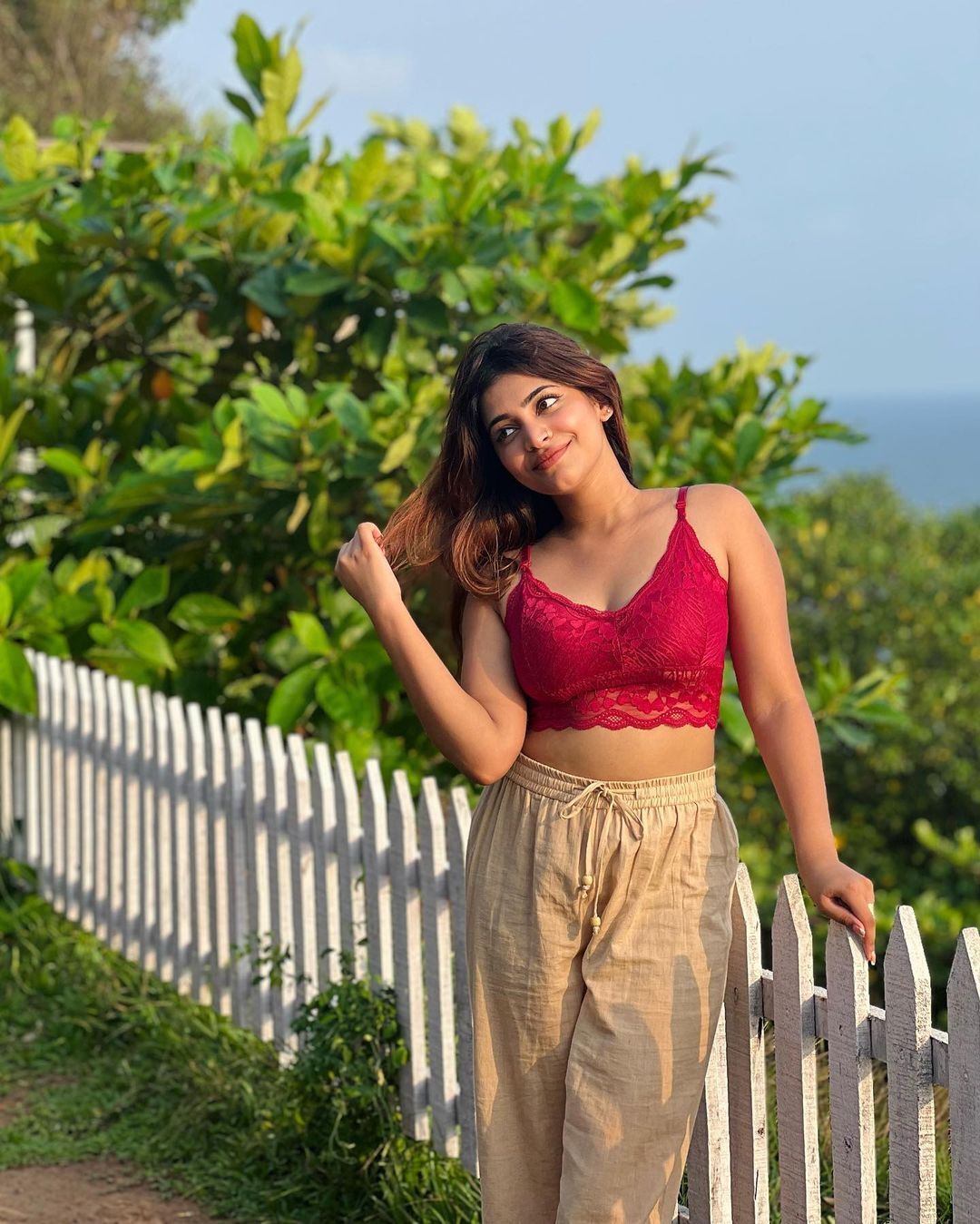 Malavika Sreenath: അഴകോ അഴക്...! സ്റ്റൈലൻ ലുക്കിൽ ആരാധകരെ മയക്കി മാളവിക ശ്രീനാഥ്; 'ബീച്ച് ബേബി ...