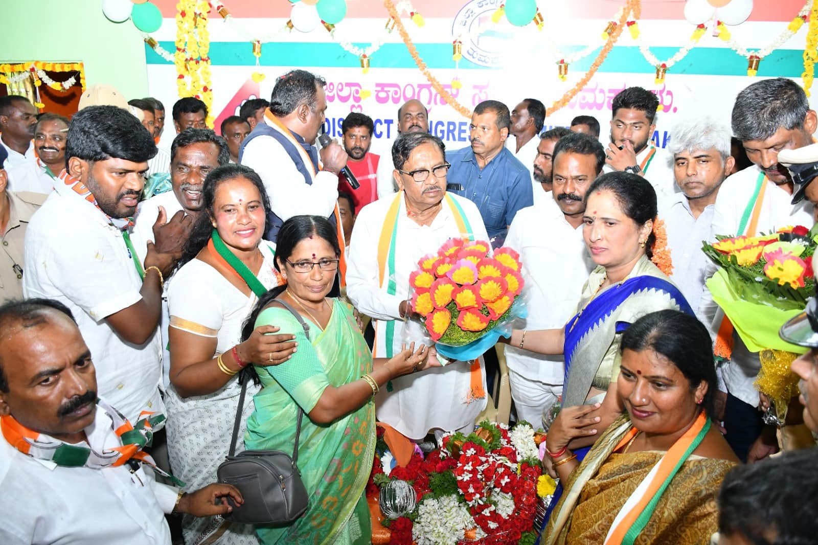 ಸಚಿವರಾಗಿ ತುಮಕೂರಿಗೆ ಬಂದ ಪರಮೇಶ್ವರಗೆ ಅದ್ದೂರಿ ಸ್ವಾಗತ | Warm Welcome For ...