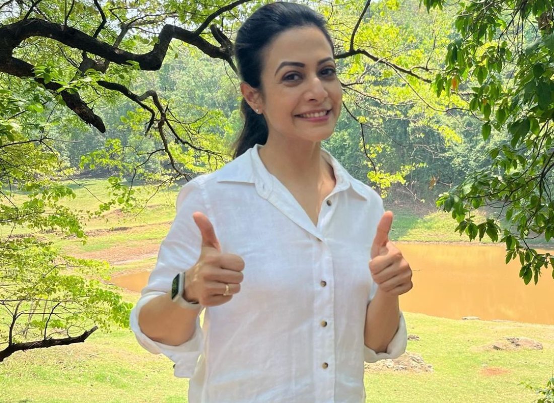 সাদা টি-শার্টে গ্ল্যামারাস কোয়েল, টলি ডিভার নয়া লুকে মজেছেন ফ্যানেরা | Tollywood Actress Koyel ...