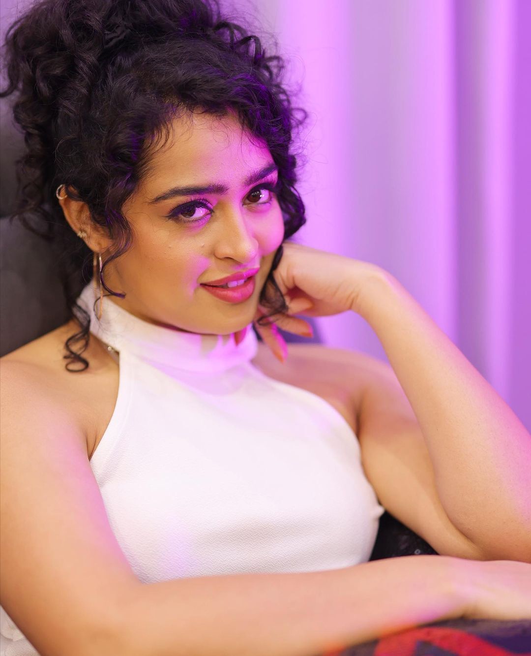 లేలేత అందాల షోతో మైమరిపిస్తున్న అస్పర రాణి | Actress Apsara Rani Mind ...