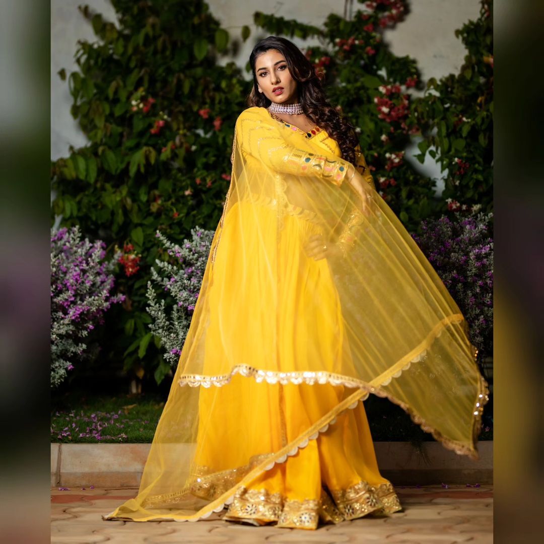 హాట్ షోలతో సెగలు పుట్టిస్తున్న విష్ణు ప్రియ.. బ్యూటీ రచ్చ మాములుగా ...