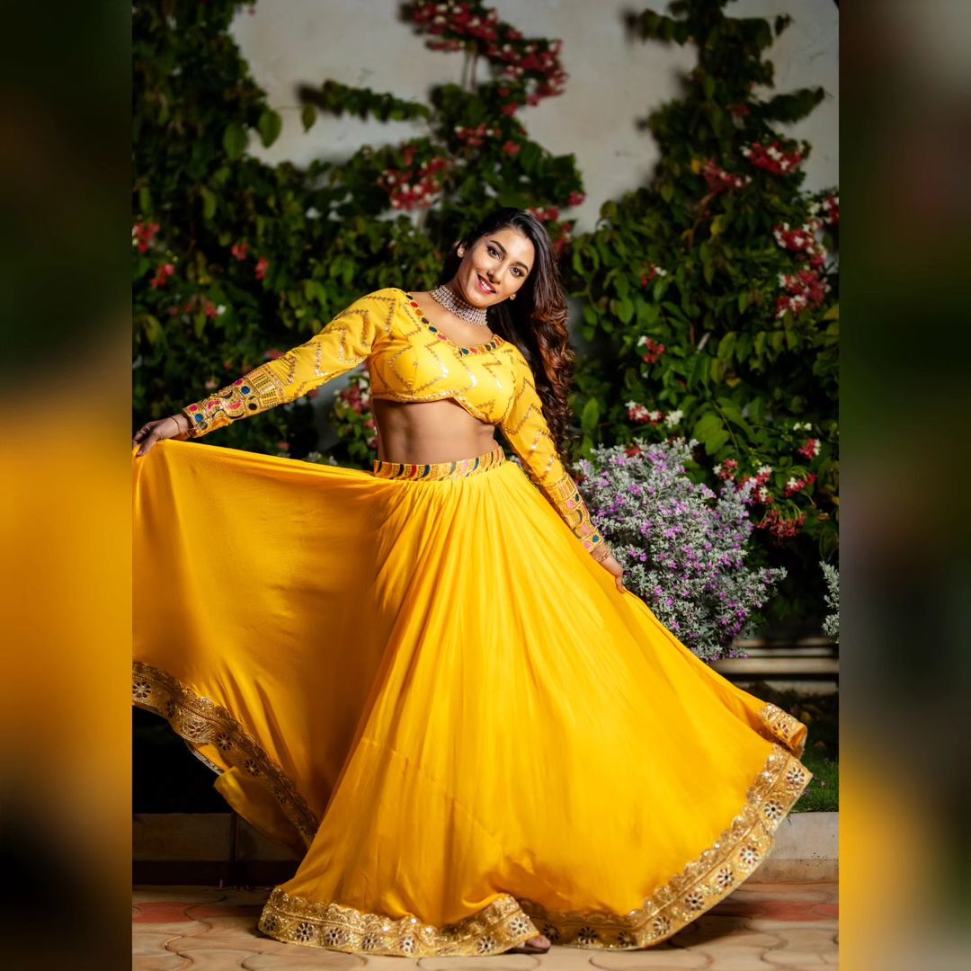 హాట్ షోలతో సెగలు పుట్టిస్తున్న విష్ణు ప్రియ.. బ్యూటీ రచ్చ మాములుగా ...