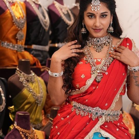 హాట్ షోలతో సెగలు పుట్టిస్తున్న విష్ణు ప్రియ.. బ్యూటీ రచ్చ మాములుగా ...