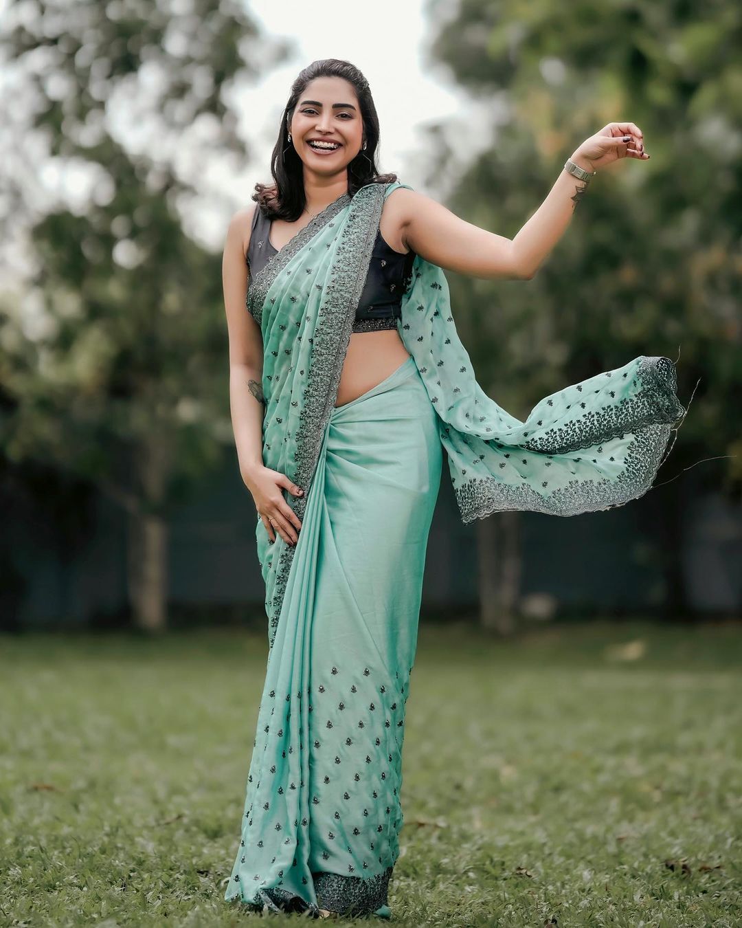 Ameya Mathew: സന്തോഷം, അടിമുടി സന്തോഷം... സൂപ്പർ ലുക്കിൽ അമേയ മാത്യു; ഭാവി വരന്റെ ക്ലിക്കിൽ പൊളി ...