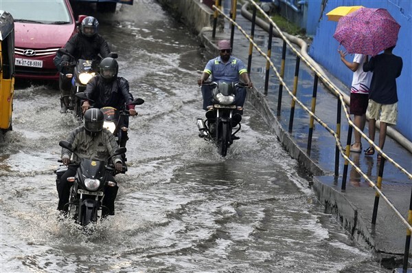 Heavy Rains Lash Parts Of Tamil Nadu, Schools shut in 6 districts including Chennai - Oneindia
