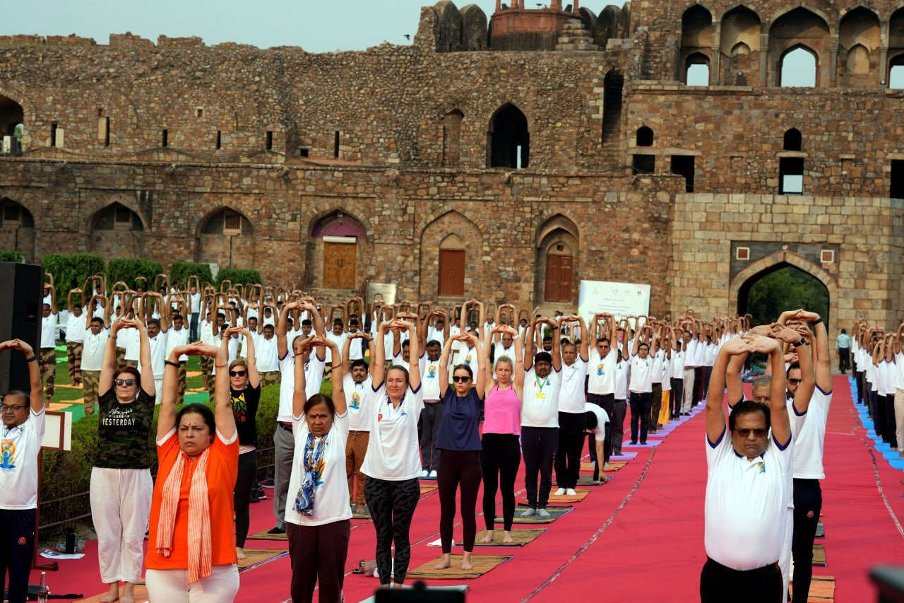 International Yoga Day: अंतरराष्ट्रीय योग दिवस पर ओम बिरला से CM योगी ...