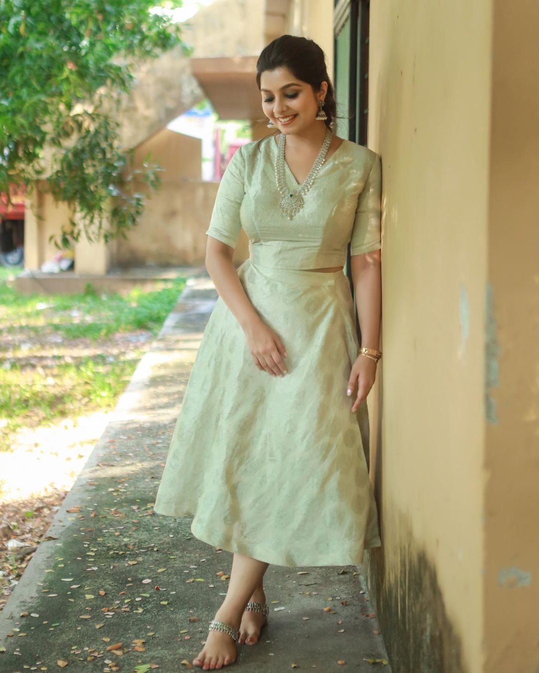 Niranjana Anoop: നുണക്കുഴി ചിരിയുമായി നിരഞ്ജന... സാരിയിൽ സീറോ മേക്കപ്പി ...