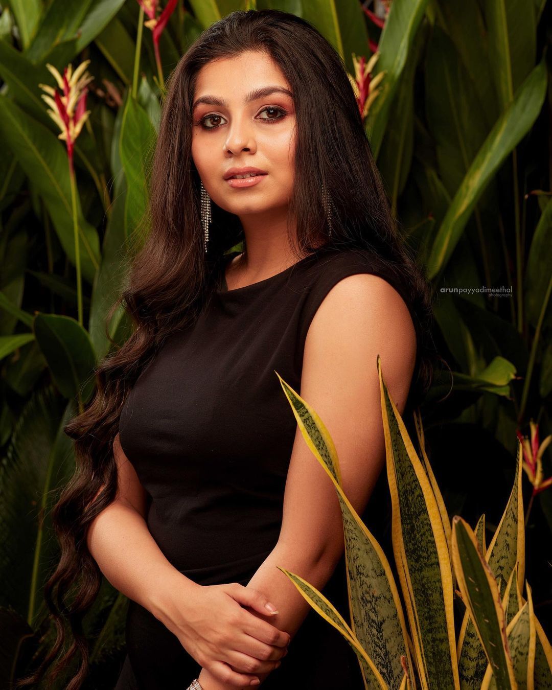 Niranjana Anoop: നുണക്കുഴി ചിരിയുമായി നിരഞ്ജന... സാരിയിൽ സീറോ മേക്കപ്പിൽ അതീവ സുന്ദരിയായി നടി ...