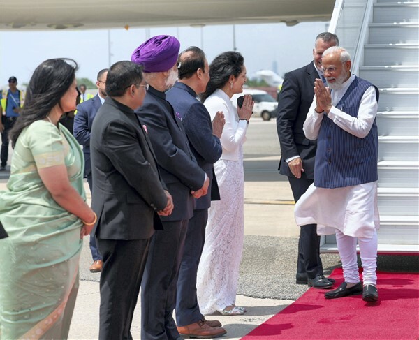 New York Welcomes Prime Minister Narendra Modi; See Visuals - Oneindia