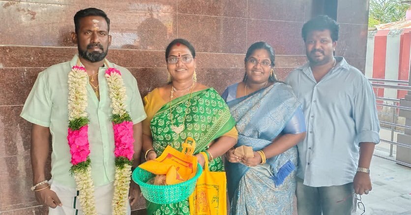 PHOTOS : கோவிலுக்கு குடும்பத்துடன் விசிட் செய்த 'விருமன்' பட நடிகை ...