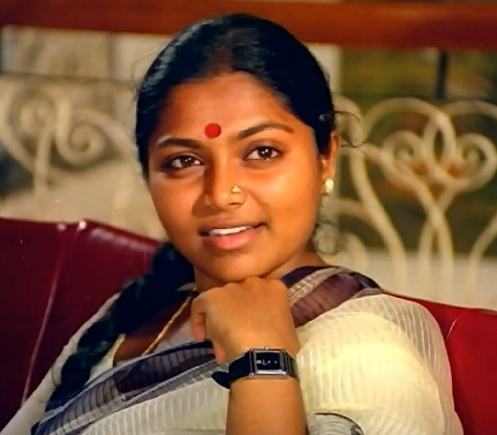 PHOTOS : நடிகை சரிதாவை நியாபகம் இருக்கா? இவரின் கணவர், மகன்களை ...